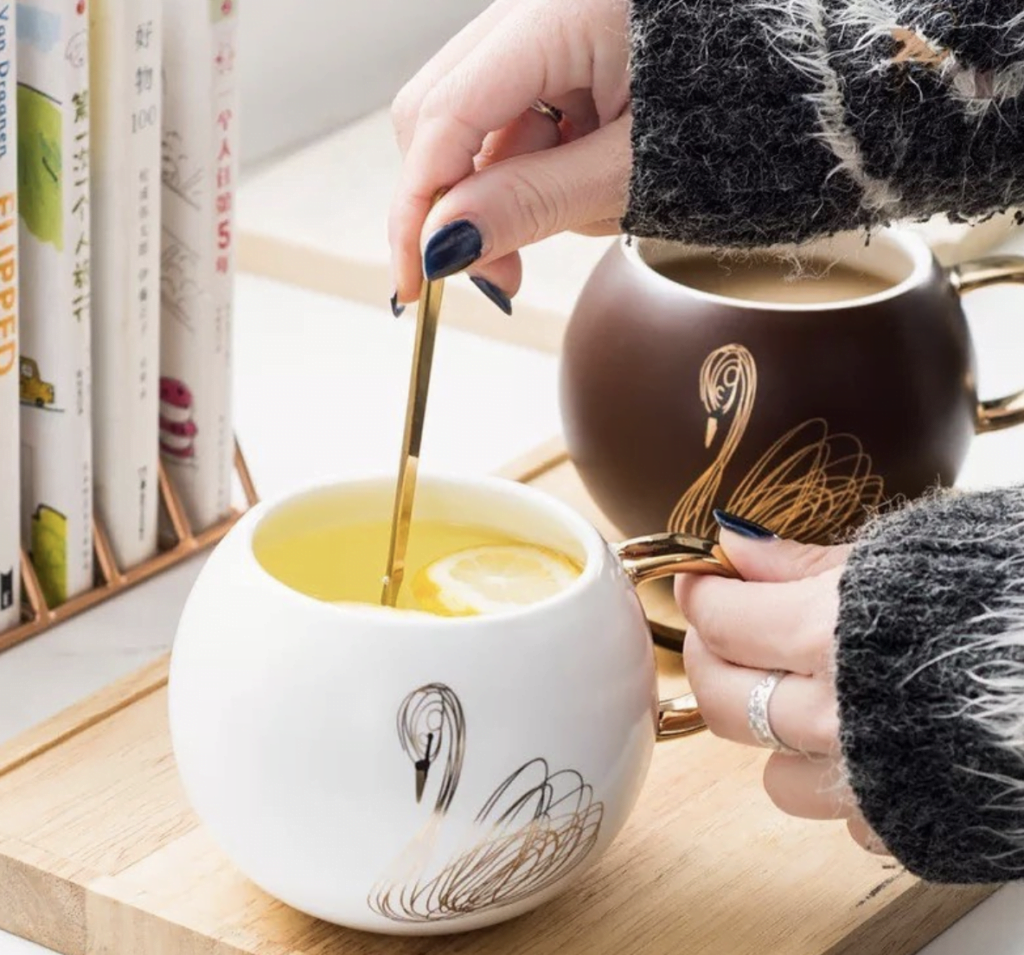 Porcelain Swan Mug – Housewifery